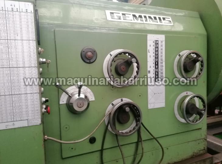 Torno GEMINIS de 9000 mm entre puntos y volteo de 2400